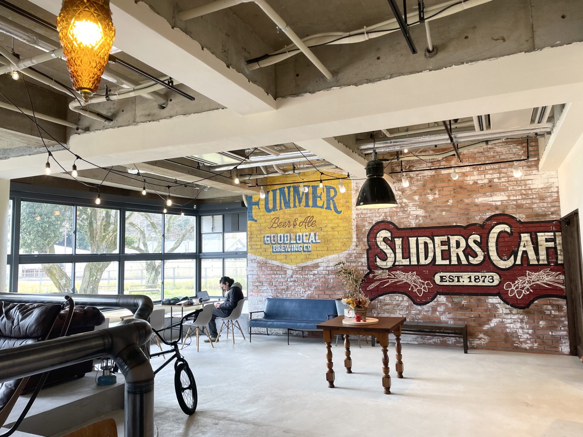 THE 610 BASE (旧中六人部小学校) | 施工事例集 | 奥京都・福知山で無垢材のデザイン建築 - Wood and Wood home