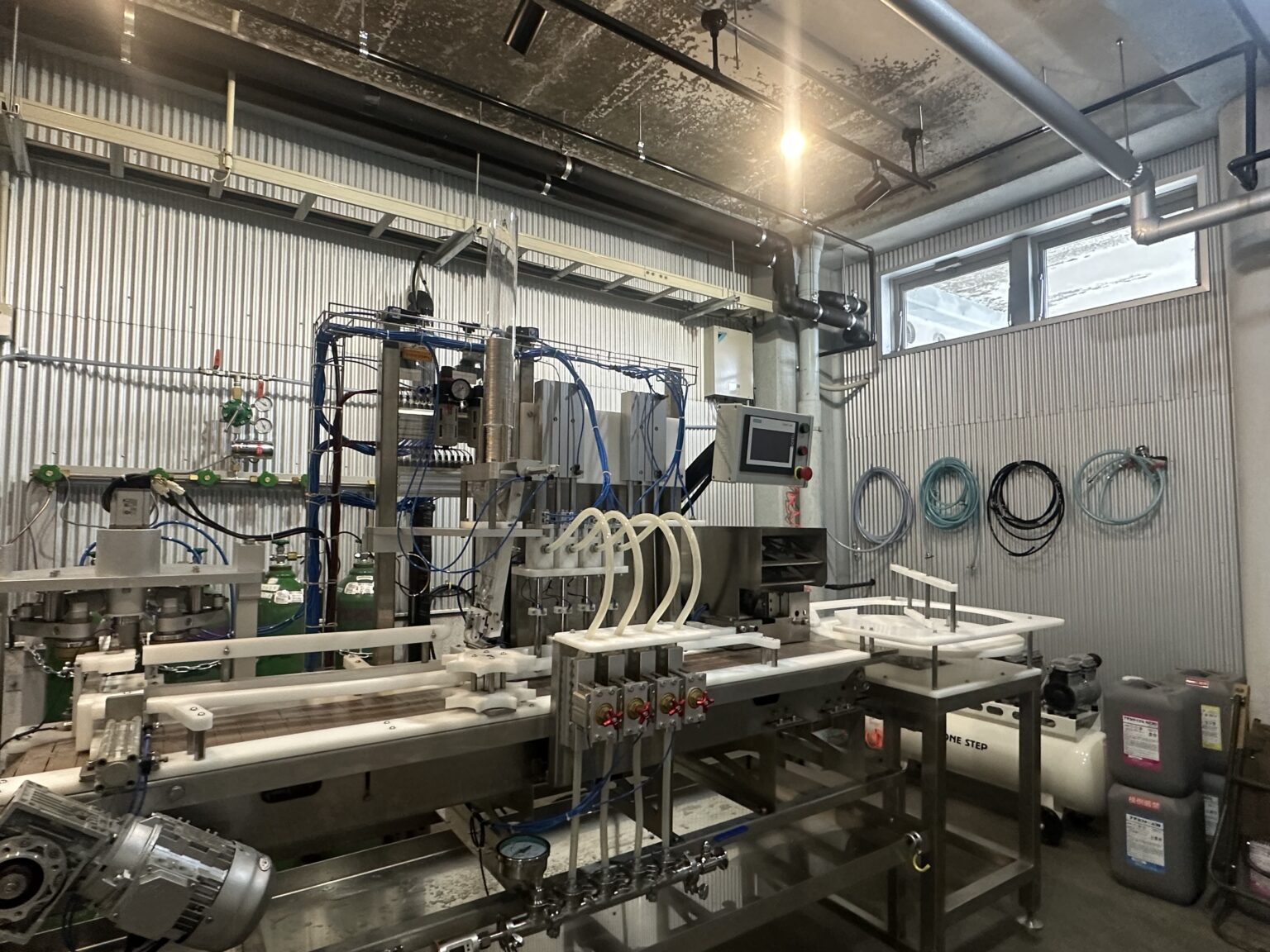 Primary Barrels (THE 610 BASE /旧中六人部小学校) | 施工事例集 | 奥京都・福知山で無垢材のデザイン建築 ...