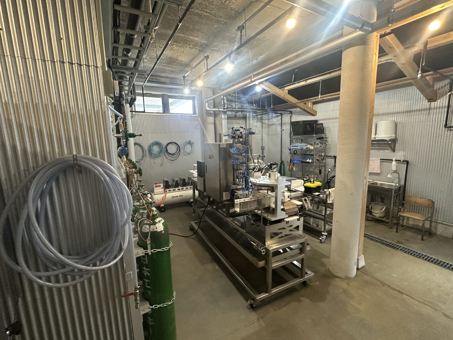 Primary Barrels (THE 610 BASE /旧中六人部小学校) | 施工事例集 | 奥京都・福知山で無垢材のデザイン建築 ...