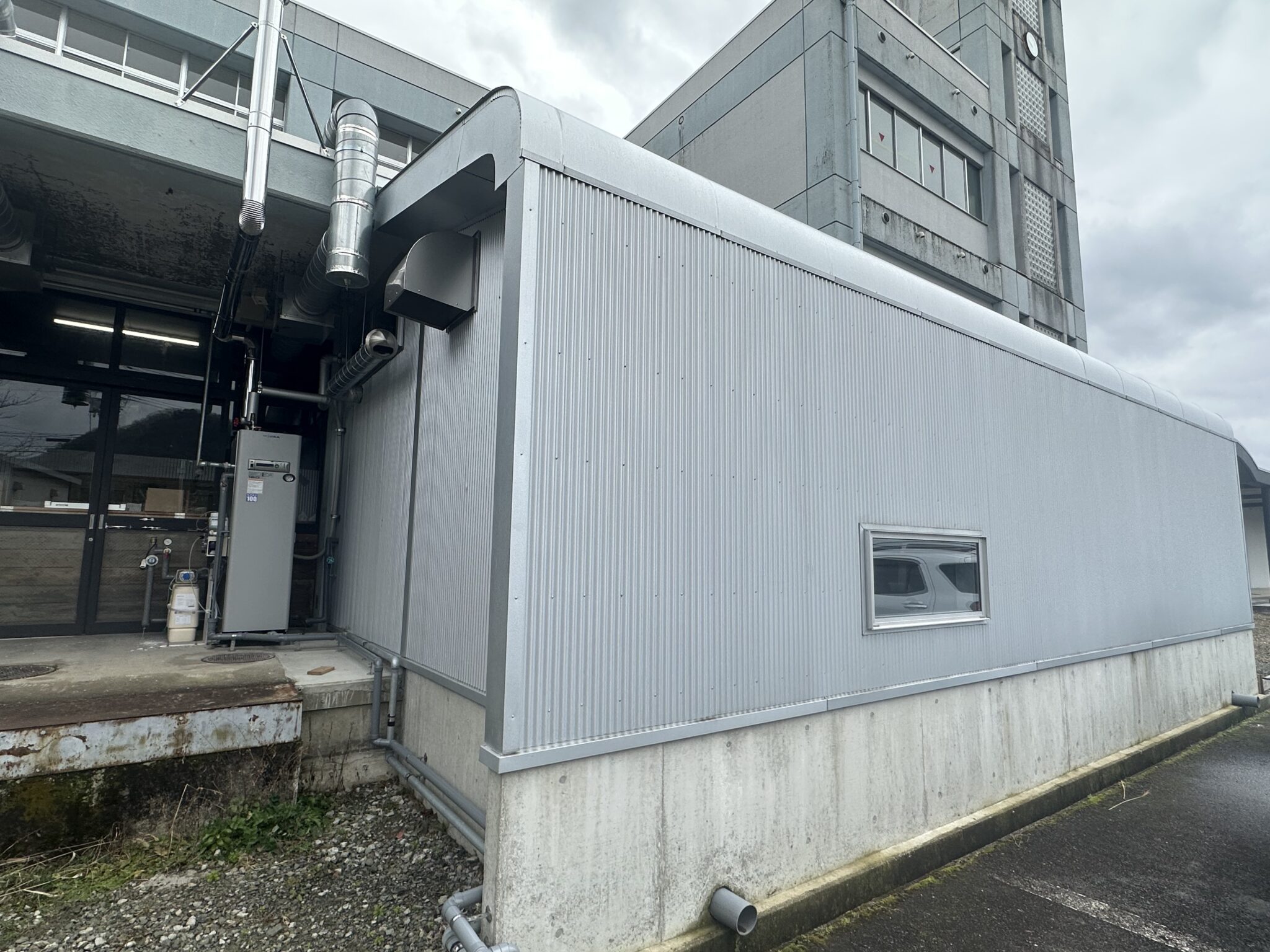 Primary Barrels (THE 610 BASE /旧中六人部小学校) | 施工事例集 | 奥京都・福知山で無垢材のデザイン建築 ...