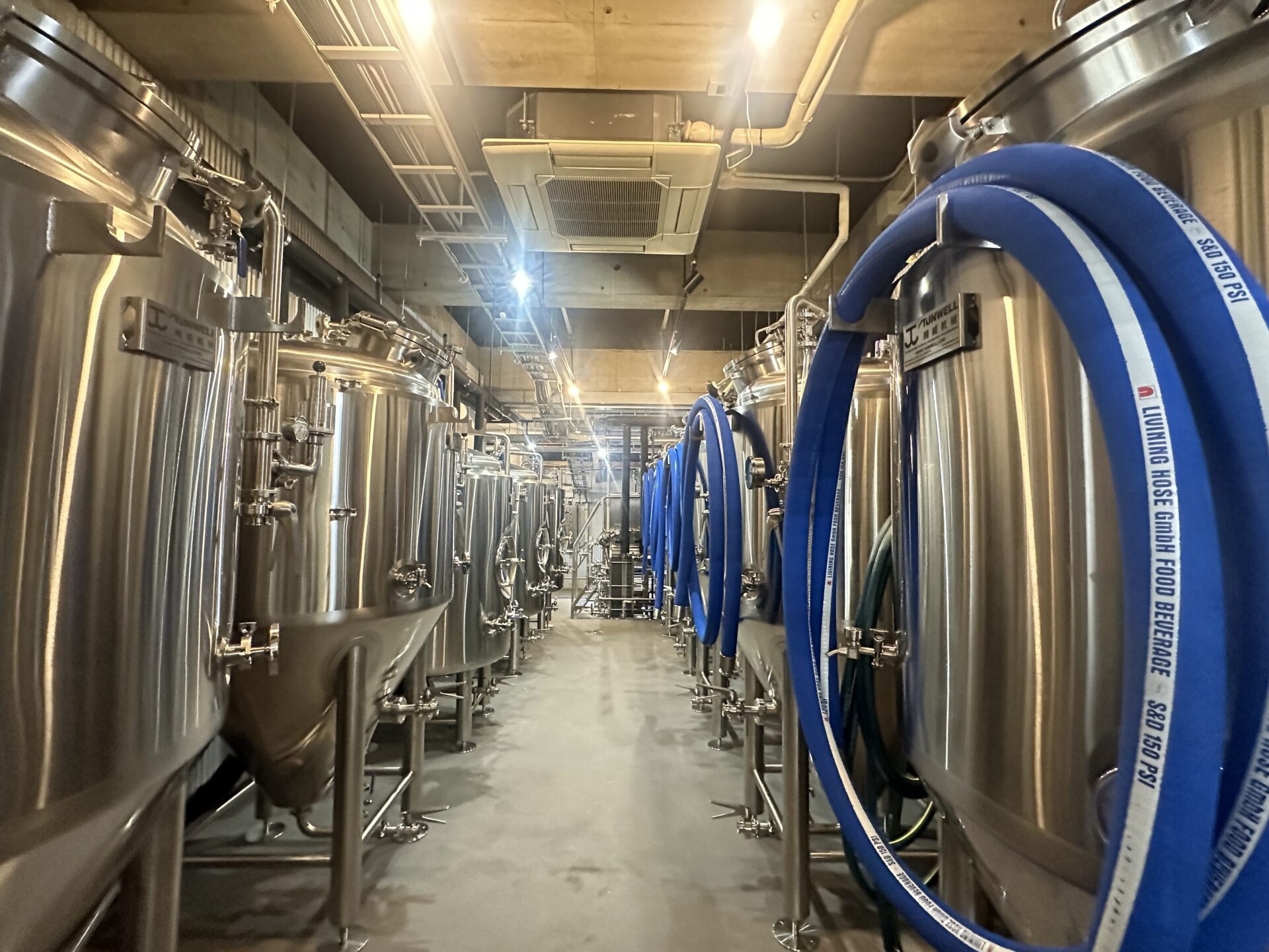 Primary Barrels (THE 610 BASE /旧中六人部小学校) | 施工事例集 | 奥京都・福知山で無垢材のデザイン建築 ...